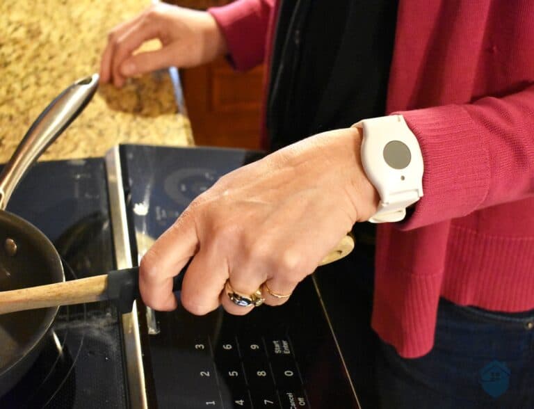 The Best Medical Alert Watches for Seniors in 2025 | SafeHome.org